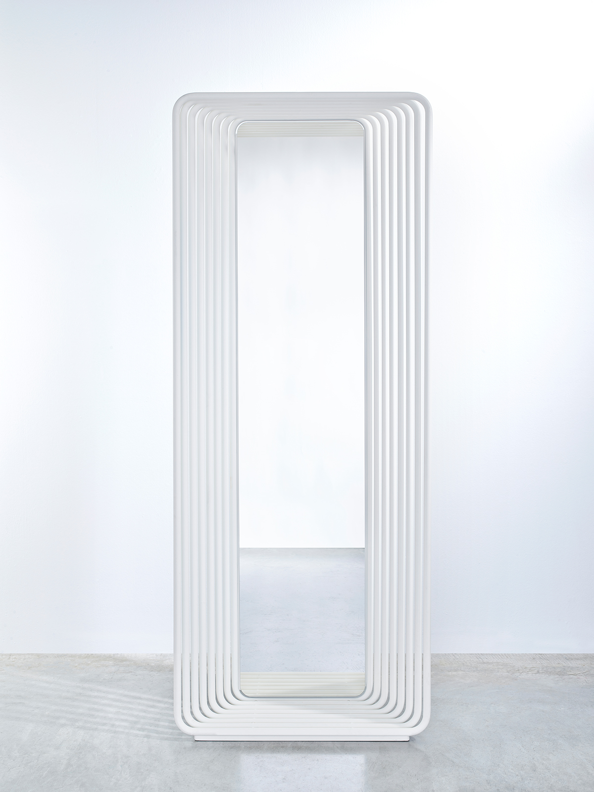 Echo mirror / Echo by Maarten De Ceulaer Deknudt Mirrors